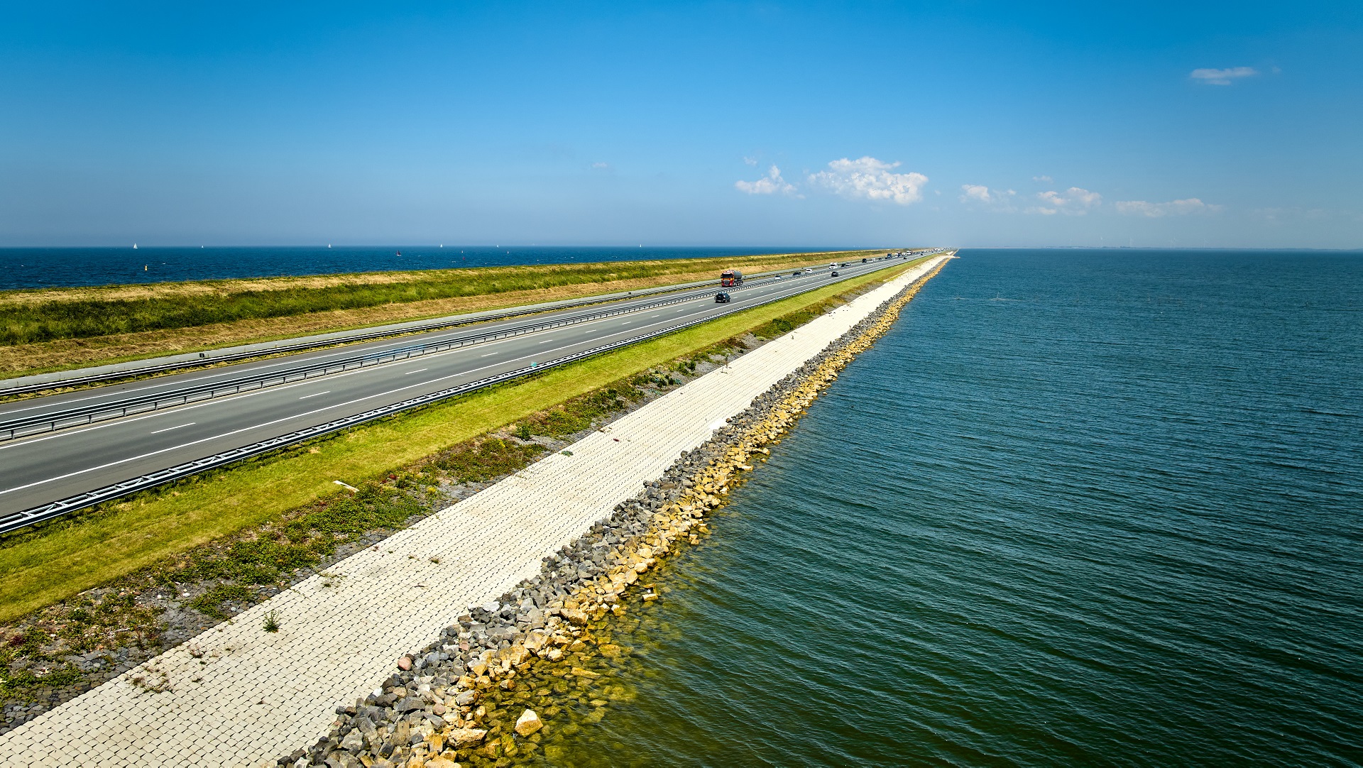 Improving A7 road surface - The Afsluitdijk